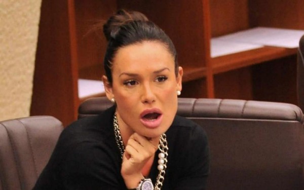 Nicole Minetti abbandona la politica e torna a svolgere la sua vecchia ...