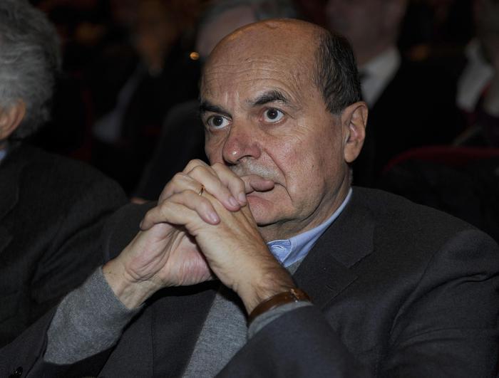 Pier Luigi Bersani su Matteo Renzi sta governando con i miei voti ... Pier Luigi Bersani su Matteo Renzi sta governando con i miei voti ...