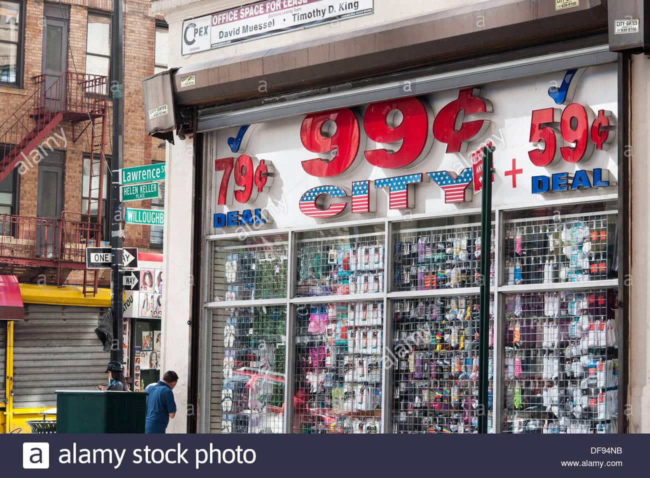 Compra un bagnoschiuma da un negozio a tutto a 99 centesimi e mentre si ... Compra un bagnoschiuma da un negozio a tutto a 99 centesimi e mentre si ...
