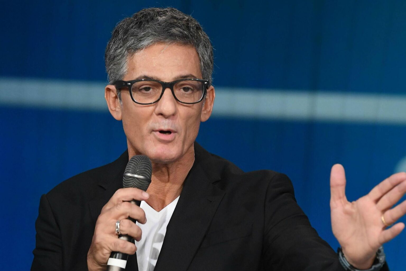 Fiorello imita Feltri: “Era un terrone, gli ho dato una ginocchiata ...